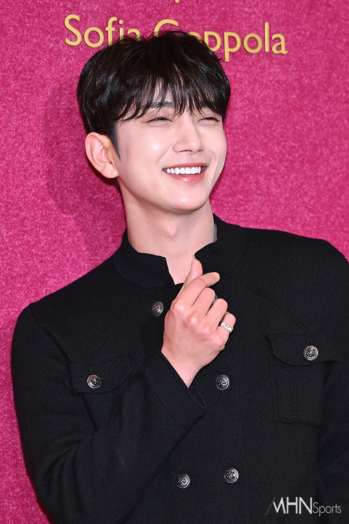Seventeen JOSHUA, 'The Gentleman Smiling with His Eyes' [Ms Album]