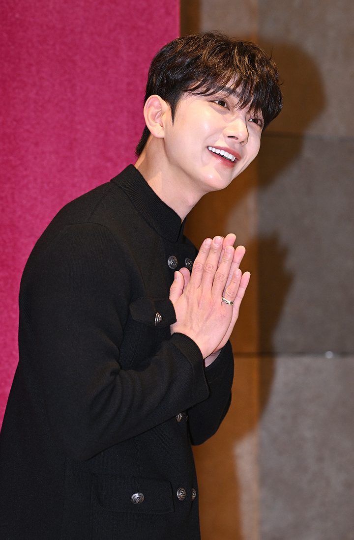 Seventeen JOSHUA, 'The Gentleman Smiling with His Eyes' [Ms Album]