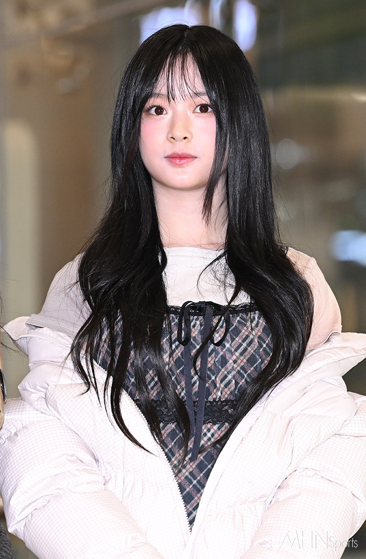 NewJeans HANNI & DANIELLE Look So LOVELY!, 'Winter Fairies' [Ms Album]