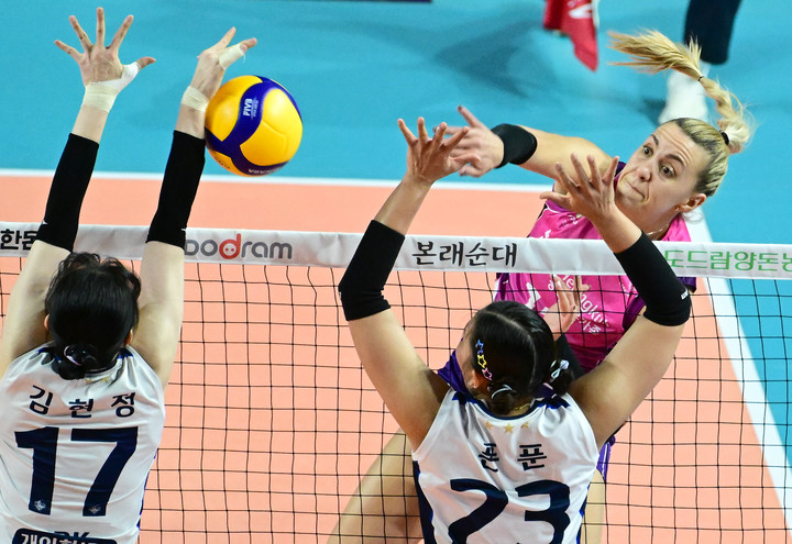 김연경, 괴력의 36득점+박혜진 복귀! 흥국생명, IBK와 657일만에 풀세트 신승