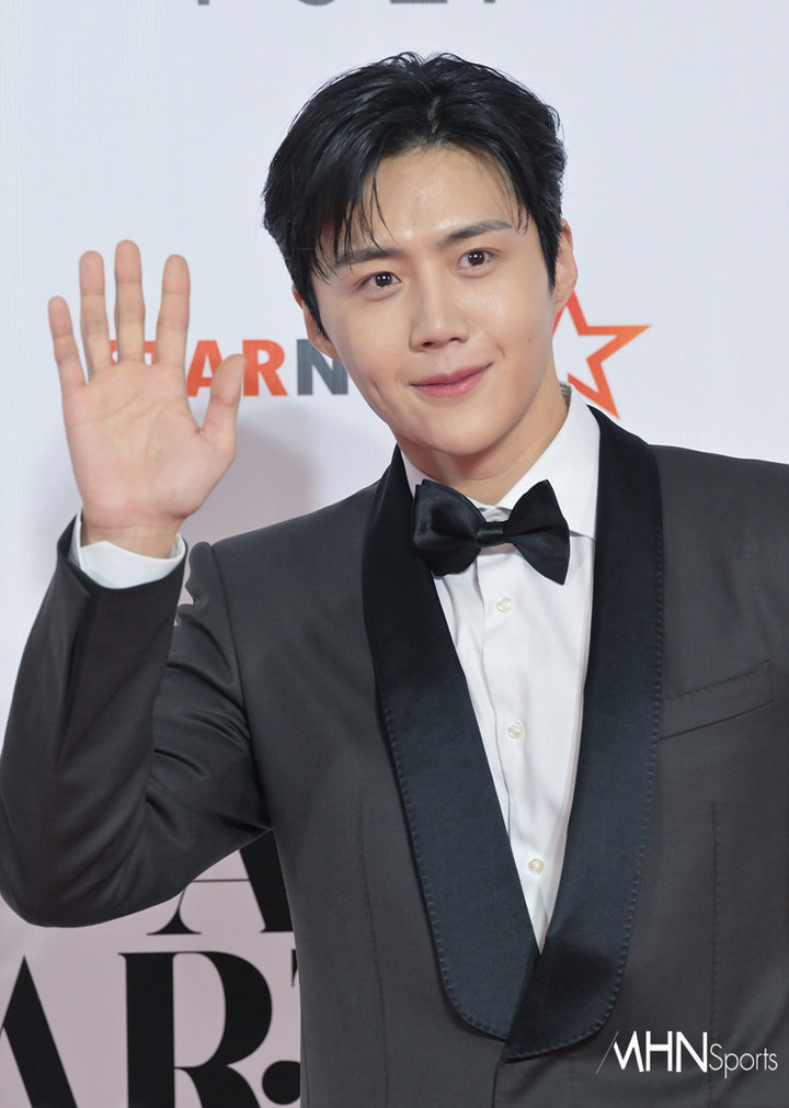 Kim Seonho's 'Charming Dimples' [Ms Album]