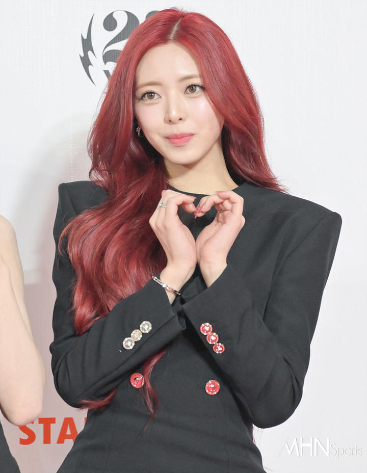 ITZY YUNA, 'Elegant~' (2023 AAA) [Ms Album]