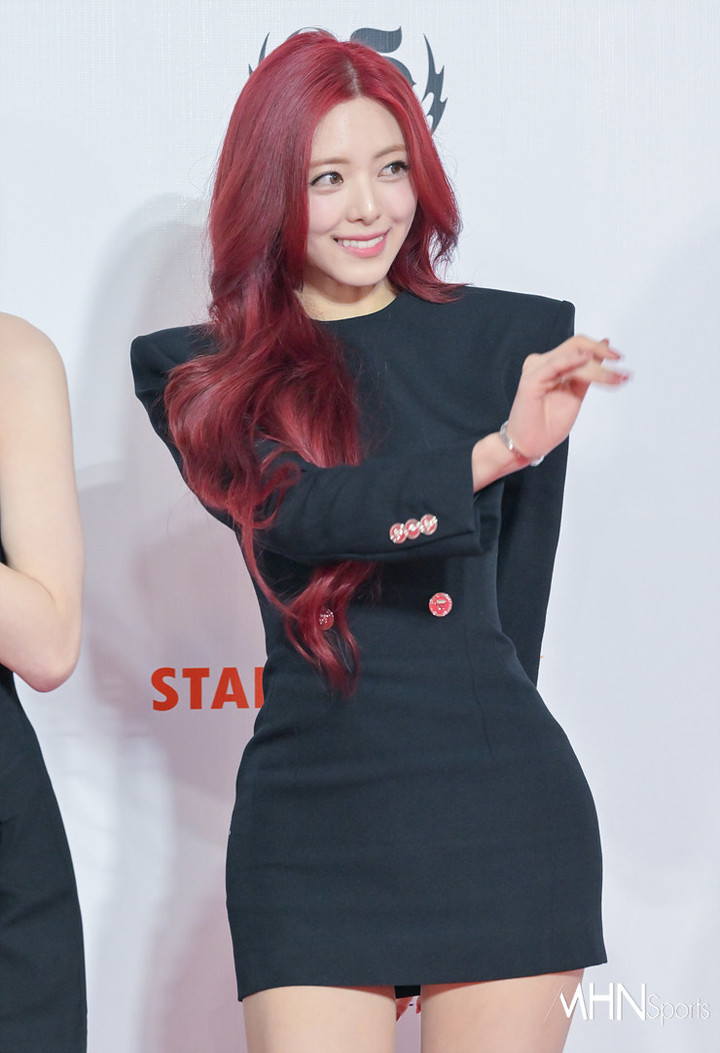 ITZY YUNA, 'Elegant~' (2023 AAA) [Ms Album]