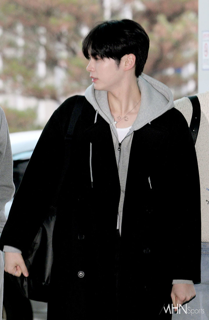 ZB1 SUNGHANBIN's a Casual But Stylish Airport Outfit [Ms Album]
