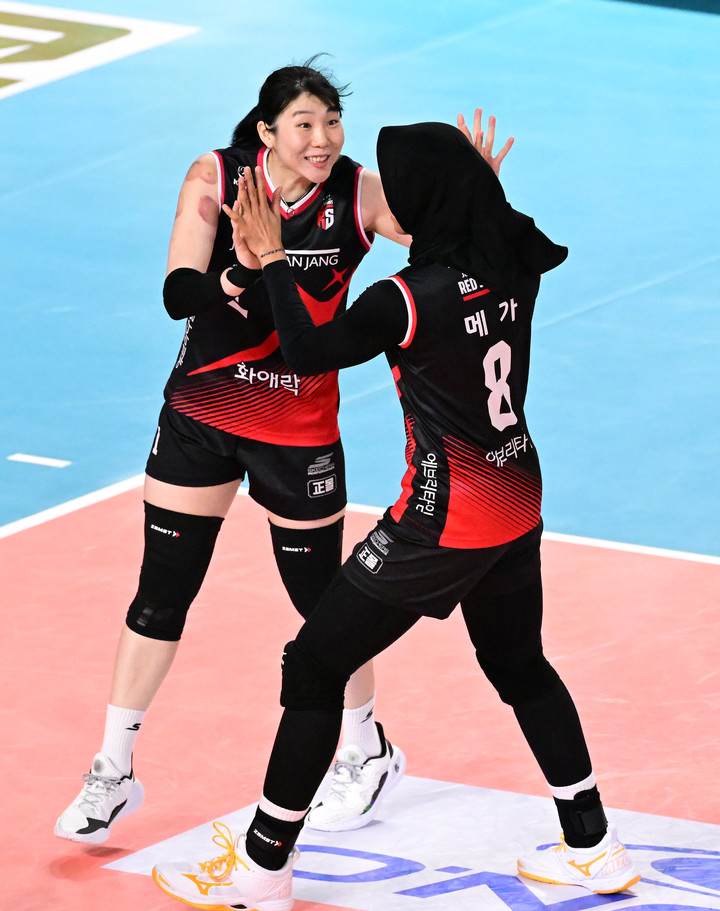 '3전4기 성공' 정관장, GS칼텍스 상대로 올 시즌 첫 승 일궜다