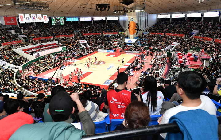 SK, 'KBL 최초' 300만 관중 돌파 눈앞...유니폼-농구화 등 증정 이벤트