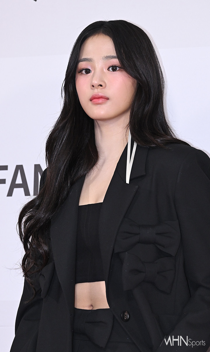 NewJeans Minji Shines at Chanel Show, Showing Off Elegant Grace in ...