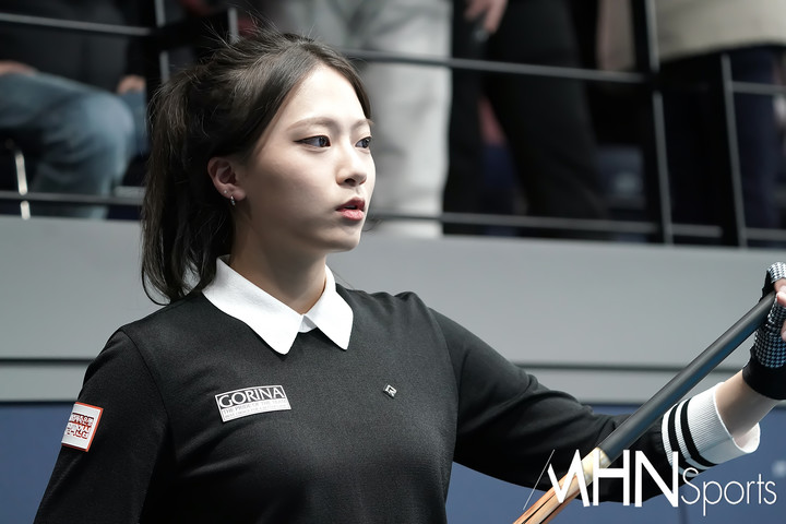 [mhn포토] 정보윤 '어디로 보낼까'