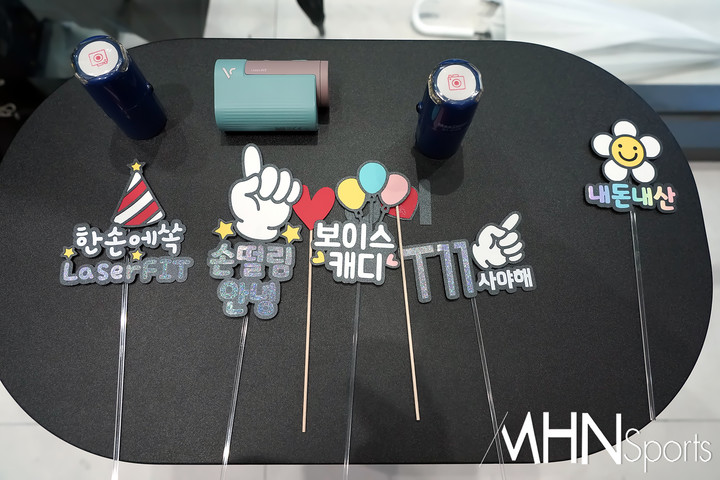 [mhn포토] 보이스캐디 '포토월에 사진도 찍고 선물도 받고'