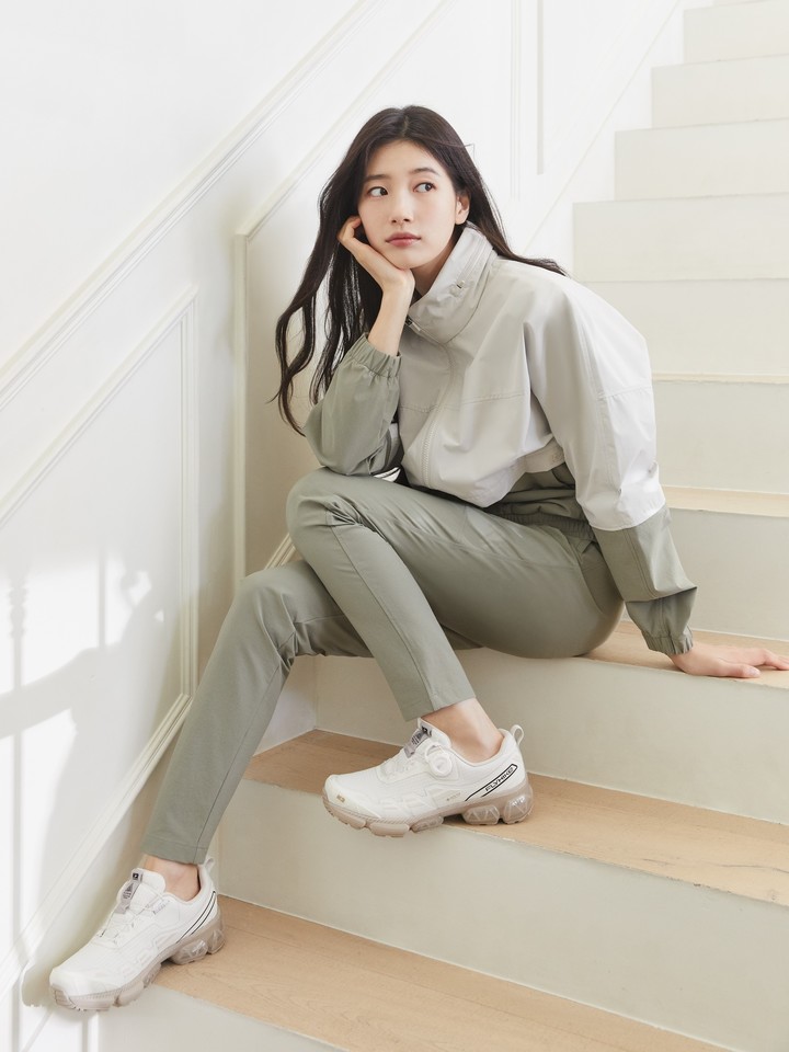 변덕스런 봄 날씨에도 화사하네...수지, 스포티한 매력 '뿜뿜'