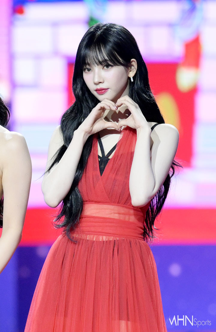 '버블 효녀' 카리나, '연애 사과문' 공개 후 팬 소통 재개...'기다려줘서 고맙다'