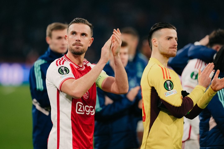 'STOP!' 아약스 축구팬들, 집단 폭행 주도... '대체 왜?'