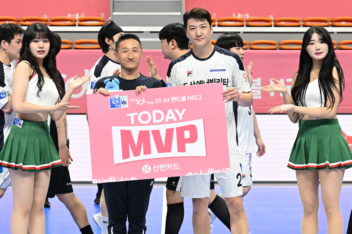 [핸드볼 H리그] 두산 정의경-김연빈 13골, SK호크스 꺾고 선두 질주