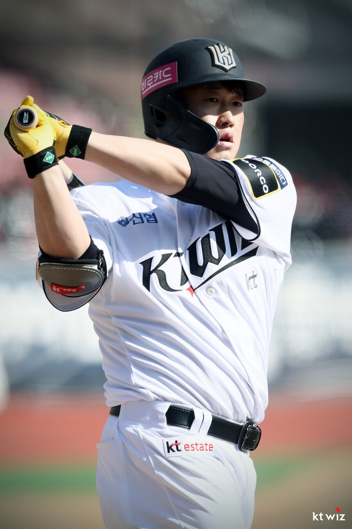kt, 김준태 적시타 힘입어 3-2 승리...롯데 시범경기 '4연패 늪'