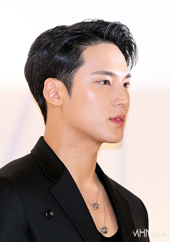 Seventeen Mingyu Shows off Striking Visuals [mhn album]