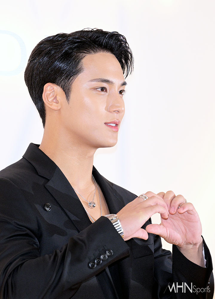 Seventeen Mingyu Shows off Striking Visuals [mhn album]