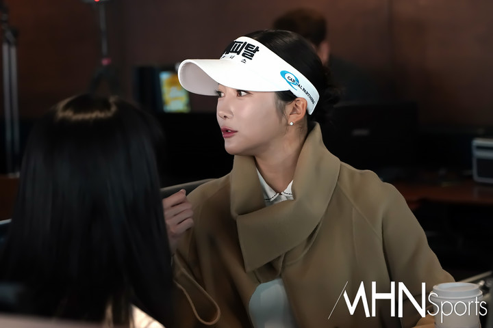 [mhn포토] 정지유 '2024 긴 여정 출발합니다'