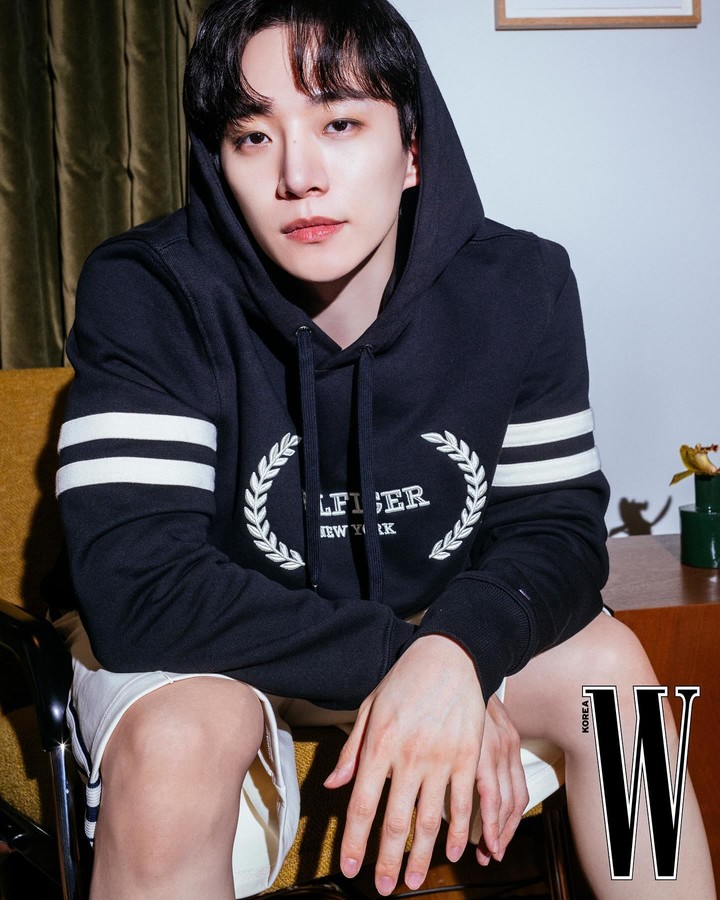 Lee Jun-ho Steals Hearts With Casual Spring Look [mhn Album]