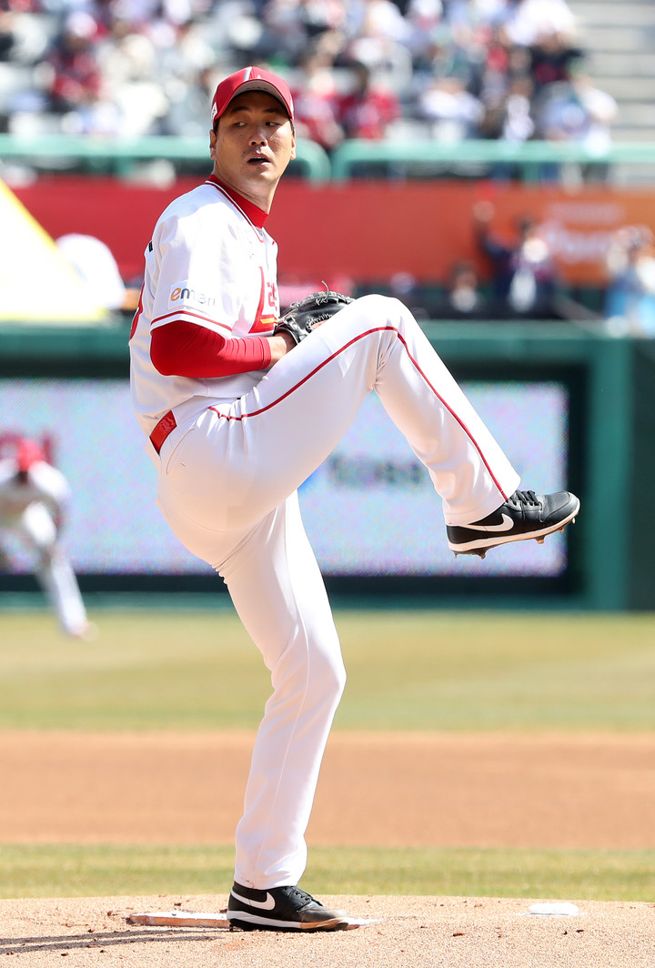 '최고 149km 쾅!' SSG 김광현 5이닝 3실점 호투, 개막전 승리 투수 요건 채웠다