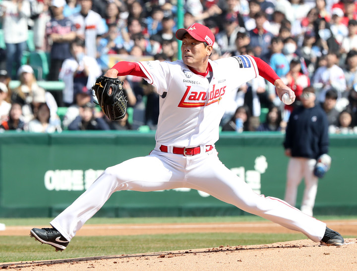 '최고 149km 쾅!' SSG 김광현 5이닝 3실점 호투, 개막전 승리 투수 요건 채웠다