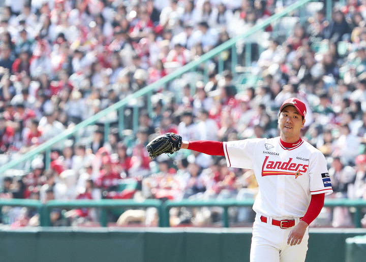 '최고 149km 쾅!' SSG 김광현 5이닝 3실점 호투, 개막전 승리 투수 요건 채웠다