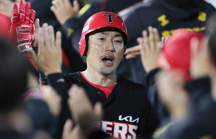 KIA 단독 2위 되찾았다! 서건창 560일 만에 홈런 포함 '원맨쇼’+네일 6이닝 1실점 호투, kt에 5-1 승리 [수원에서mhn]