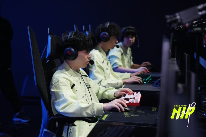 [LPL] '10년 전 전술 재등장' 루키의 NIP, FPX 꺾고 '4R 진출'