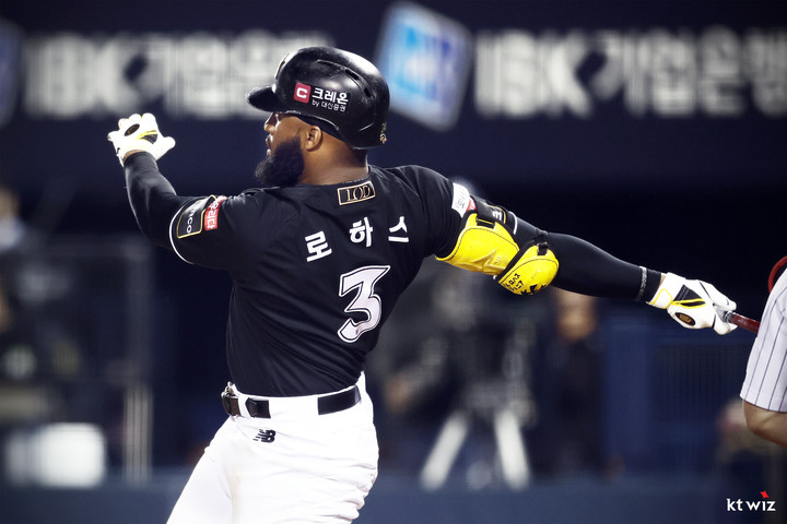 비거리 무려 130m '초대형 홈런' 로하스 시즌 5호포 작렬, 3-1 다시 앞서가는 kt [잠실에서mhn]