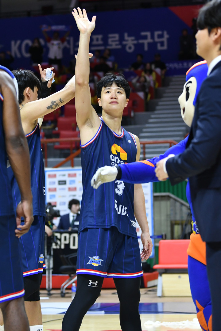 '최준용 24득점' KCC, SK에 3연승 거두고 PO 4강 진출...'DB 나온나!'