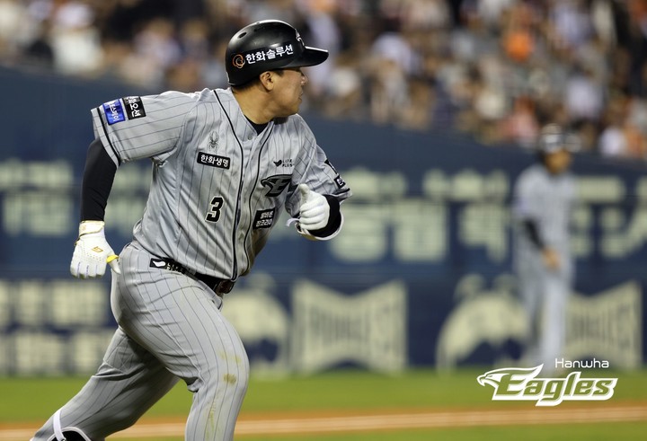 류현진이 '5연패 탈출’ 그려낸 감동 시나리오! 6이닝 무실점 8K, 4,216일 만에 복귀 첫 승+안치홍 2타점 대활약, 한화 3-0 승리 [잠실에서mhn]