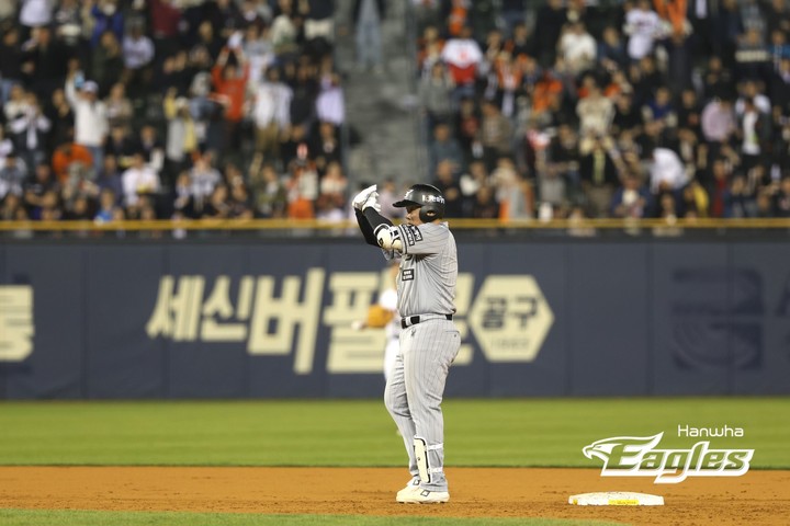 류현진이 '5연패 탈출’ 그려낸 감동 시나리오! 6이닝 무실점 8K, 4,216일 만에 복귀 첫 승+안치홍 2타점 대활약, 한화 3-0 승리 [잠실에서mhn]