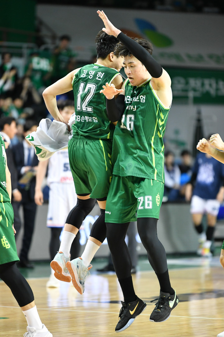 '로슨 32득점 폭발' DB, 4강 PO 2차전서 KCC 꺾고 반격의 1승...'승부는 다시 원점!'