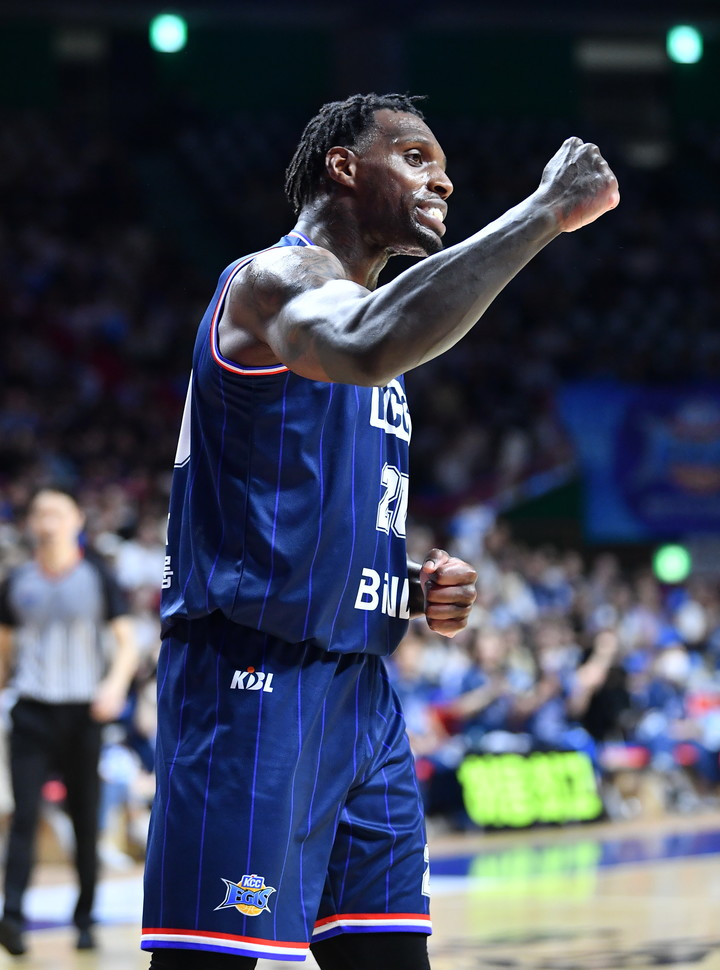 '라건아-최준용 52점 합작' KCC, 4강 PO 3차전서 DB 꺾어...'챔프전 고지 눈앞'