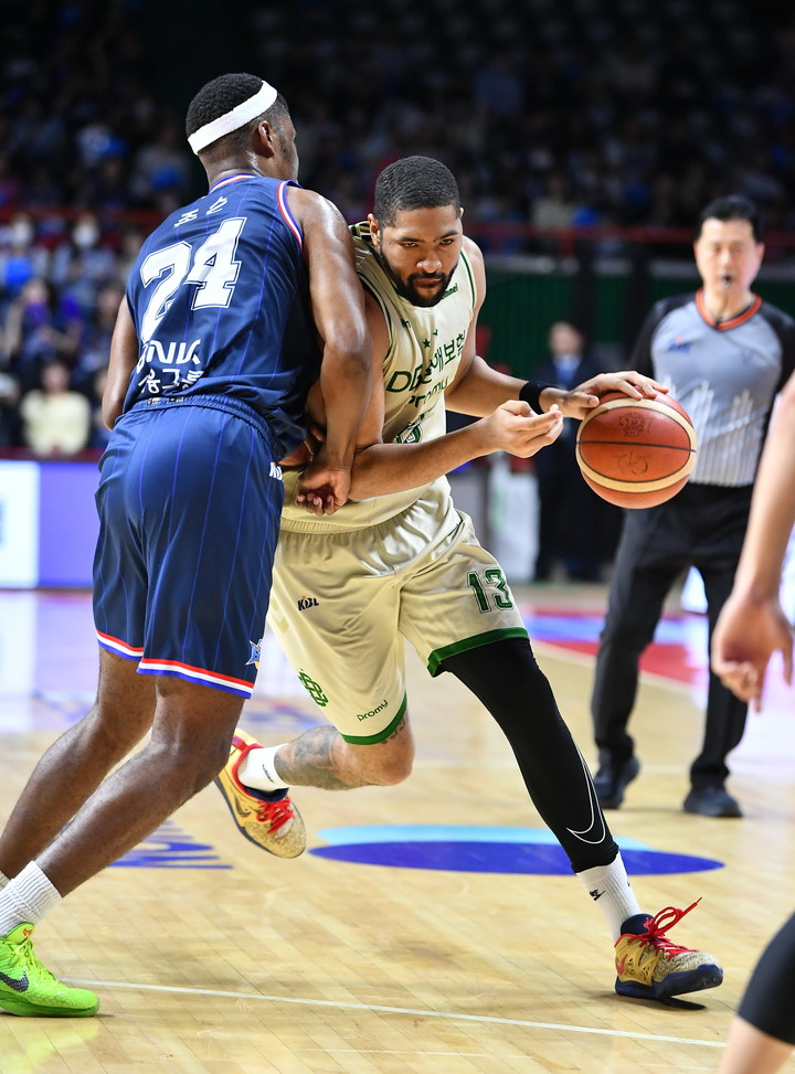 '라건아-최준용 52점 합작' KCC, 4강 PO 3차전서 DB 꺾어...'챔프전 고지 눈앞'