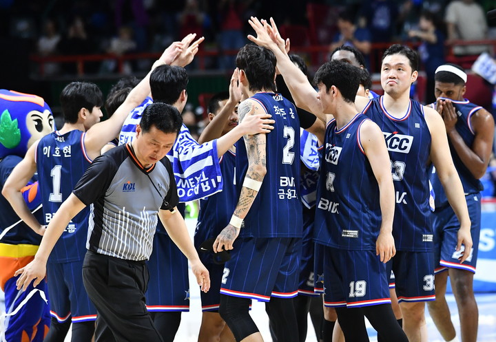 '라건아-최준용 52점 합작' KCC, 4강 PO 3차전서 DB 꺾어...'챔프전 고지 눈앞'