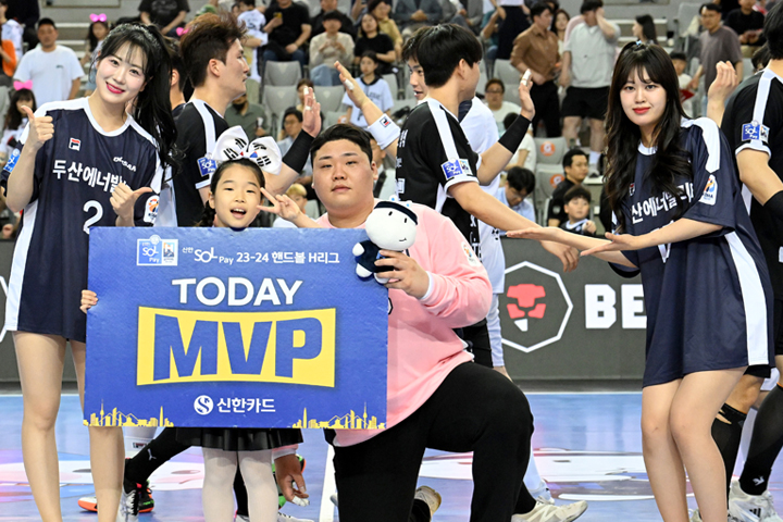 [핸드볼 H리그] 두산, SK호크스 꺾고 통합 우승에 성큼 다가서