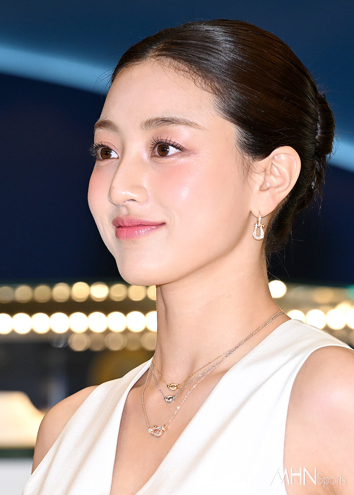 트와이스 지효, '화이트 심플룩?' 미모로 화려해져...'너무 예쁘잖아'