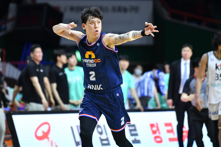 '최준용이 살아났다!' KCC, '33점 허훈'의 KT 누르고 2연승...챔피언 등극까지 '1승' 남았다