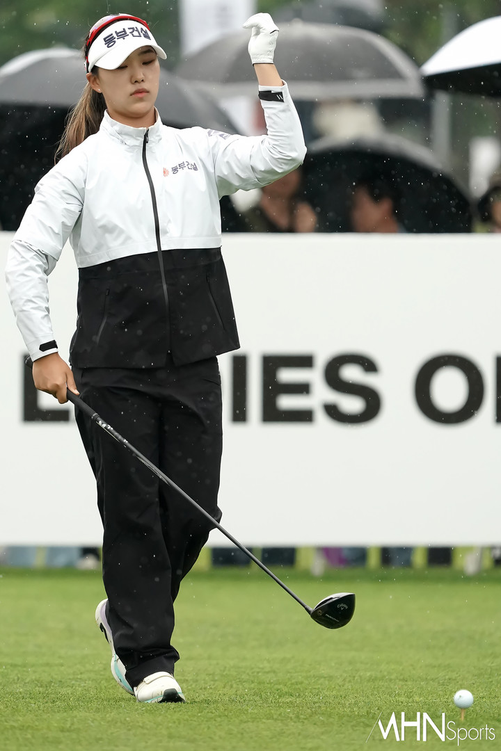 [mhn포토] 윤민아, 샷을 준비한다