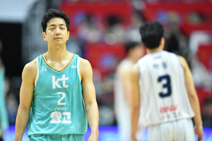 '결국 슈퍼팀이 해냈다' KCC, KT 꺾고 챔프전 우승...역대 최초 정규리그 5위팀 정상 등극