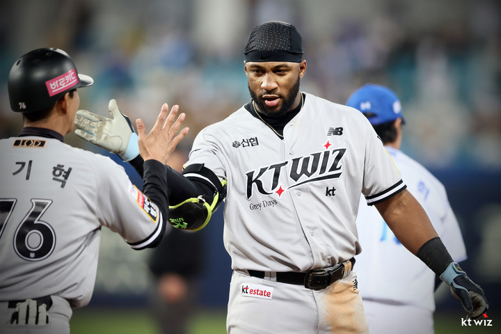 로하스 '전광판 강타’ 초대형 동점 스리런…시즌 12호포 [수원에서mhn]