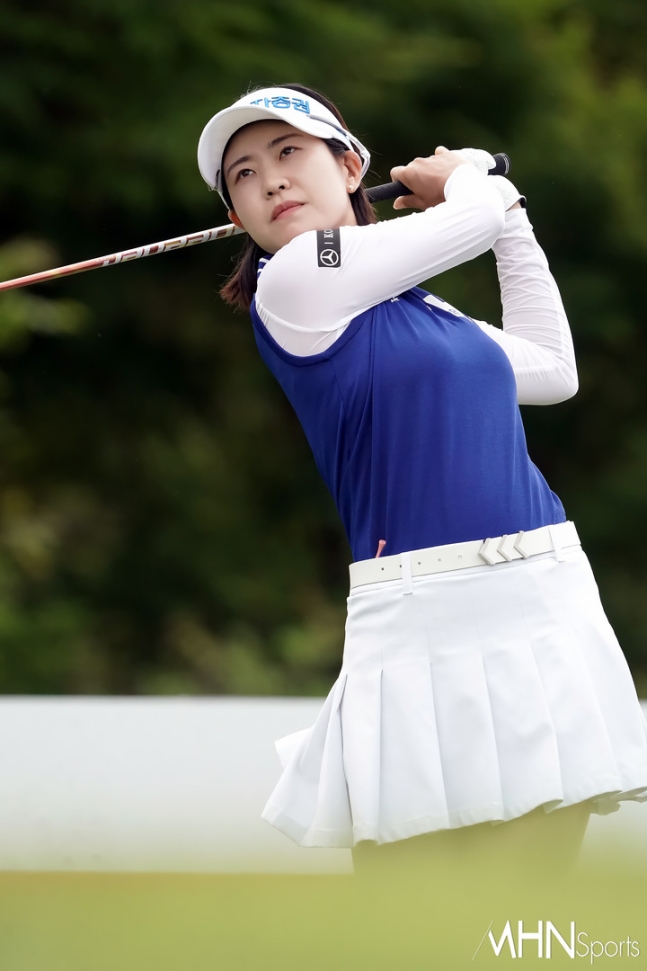 '더스타휴 여왕' 박민지, 4언더파 선두로 KLPGA 통산 19승 발판 마련