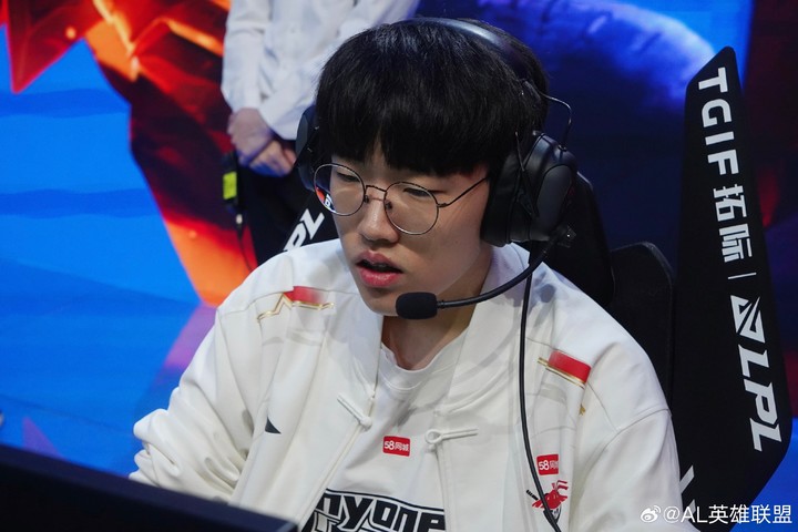 [LPL] '라이프 맹활약' FPX, TT에 2-1 승리