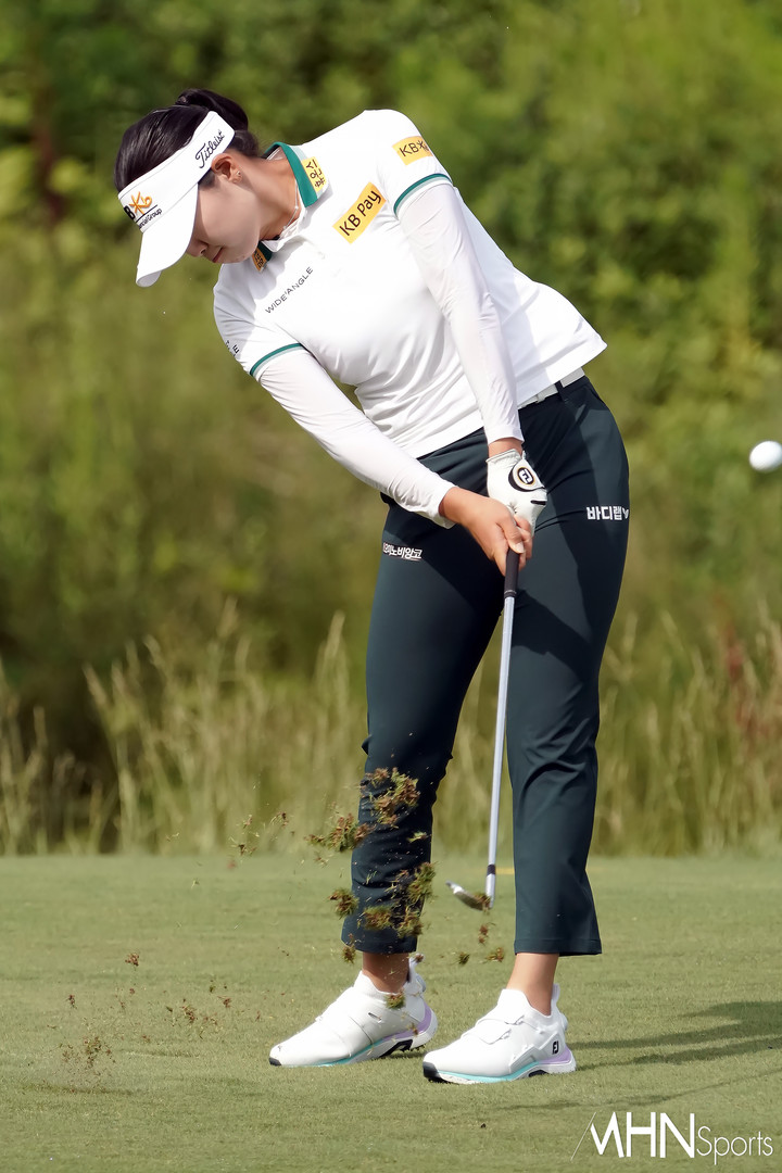 [mhn포토] 방신실, 파워 실어 날린다