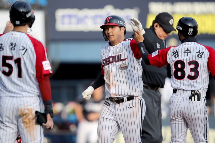 '역시 LG 보물' 문보경 선제 스리런포 쾅!…시즌 10호포 폭발 [잠실에서mhn]