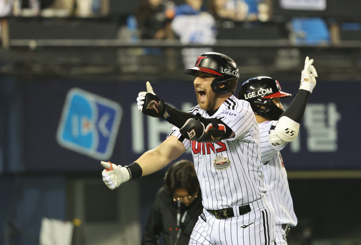 LG 오스틴, KIA전 추격의 투런 홈런...시즌 18호포 [잠실에서mhn]