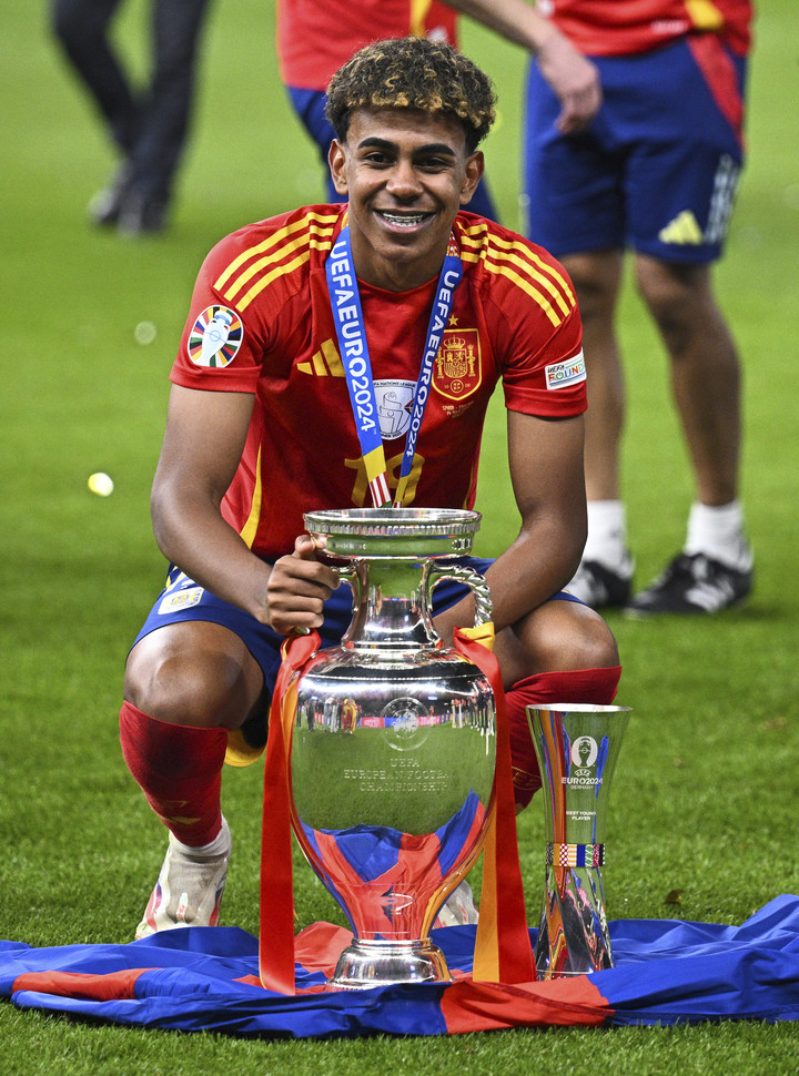 [유로2024] 로드리, 대회 MVP 수상...'최고 스타' 야말은 영플레이어상 차지