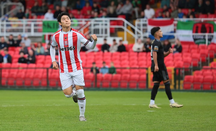 [오늘의 친선경기] '페예노르트 이적설' 배준호 멀티골 폭발...스토크시티 5-0 대승 견인