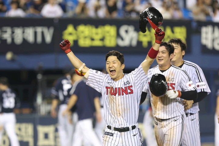 '하루에 도루 3개 추가' LG 박해민, 400도루 달성...KBO '대도' 반열 합류