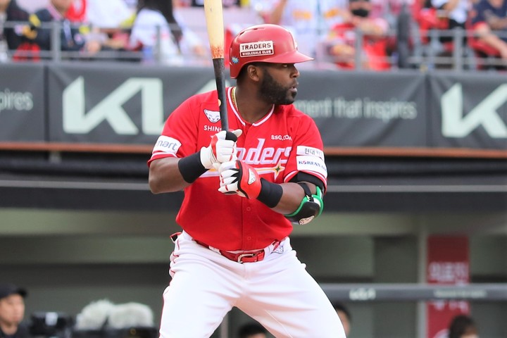 'ABS 혼선→장성우 결승타' KT, SSG 꺾고 공동 5위 '껑충' [수원에서mhn]